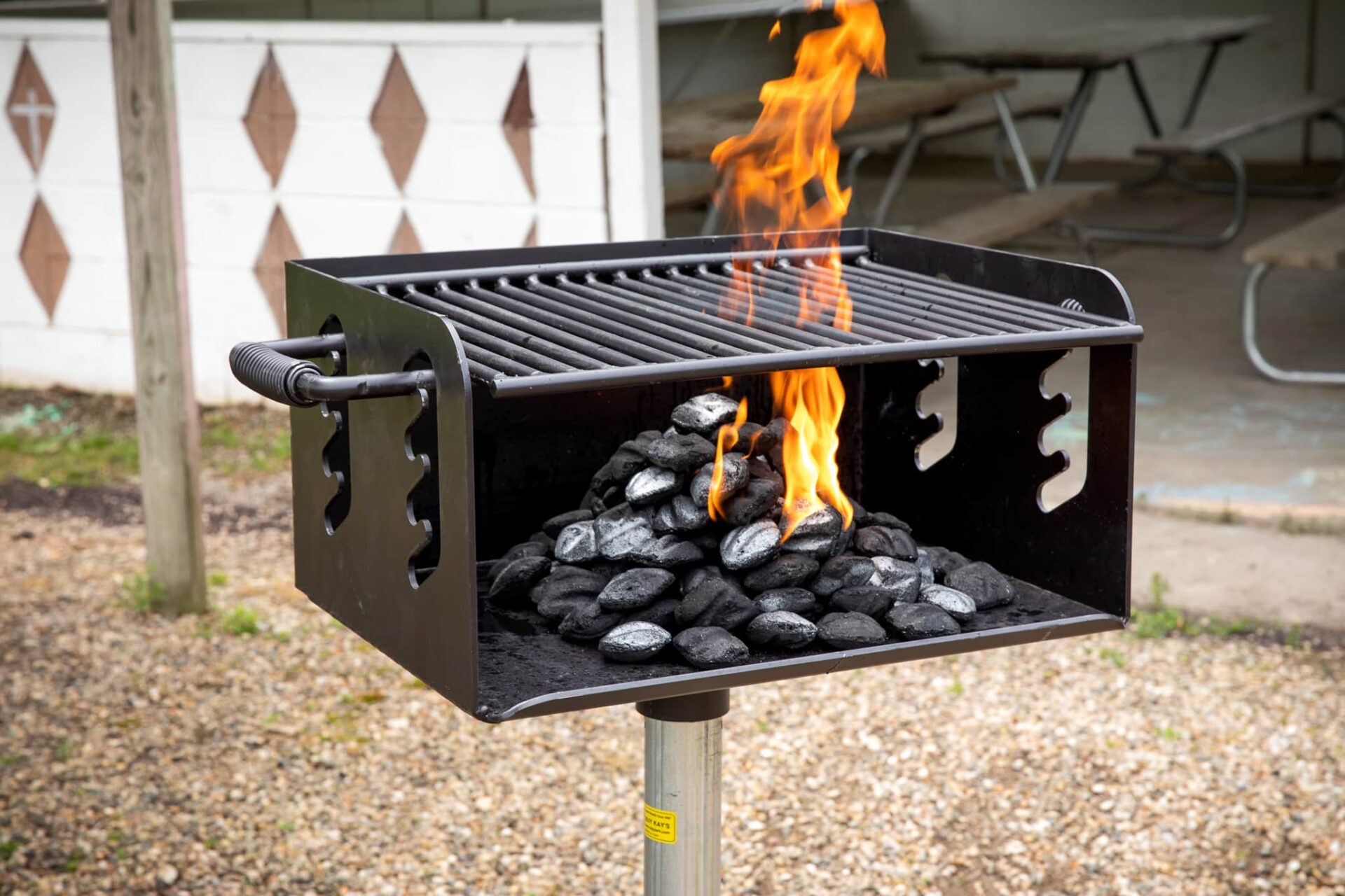 Pedestal Park Grill | 300 sq. in. Charcoal Grill | Attached Adjustable ...