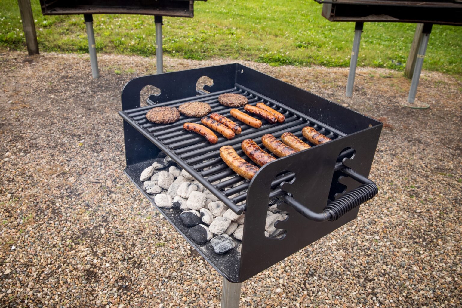 Handicap Accessible Park Pedestal Grill (SB16) | Kay Park