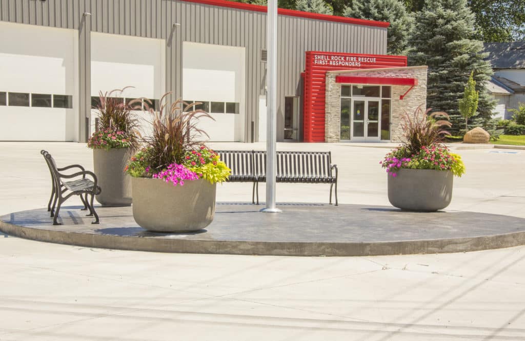 Ever-Popular Round Commercial Concrete Planters - Durable | Kay Park